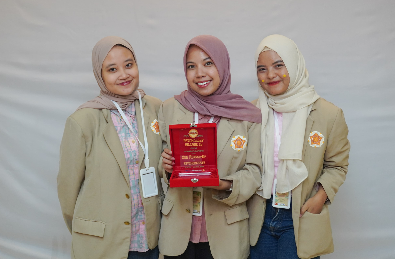 Tim Debat Psikologi UGM Raih Juara Ketiga di Psychology Village 2024 ...