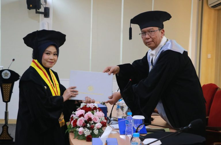 Raih Gelar Doktor UGM, Sheilla Varadhila Angkat Konsep Rasa Rumangsa ...